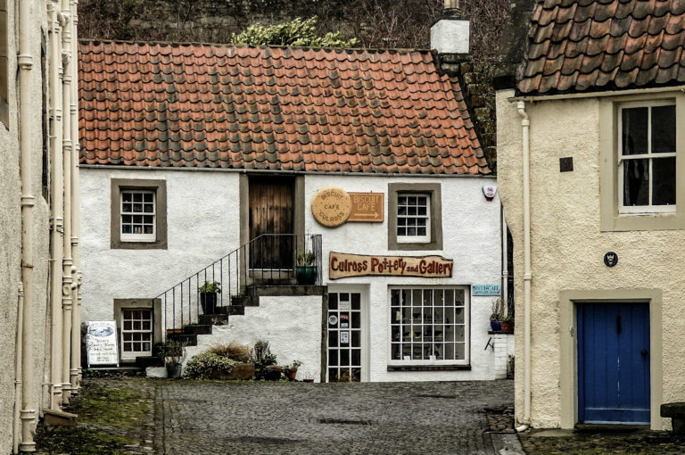 How to visit Culross, Fife: Scotland's prettiest village and Outlander ...