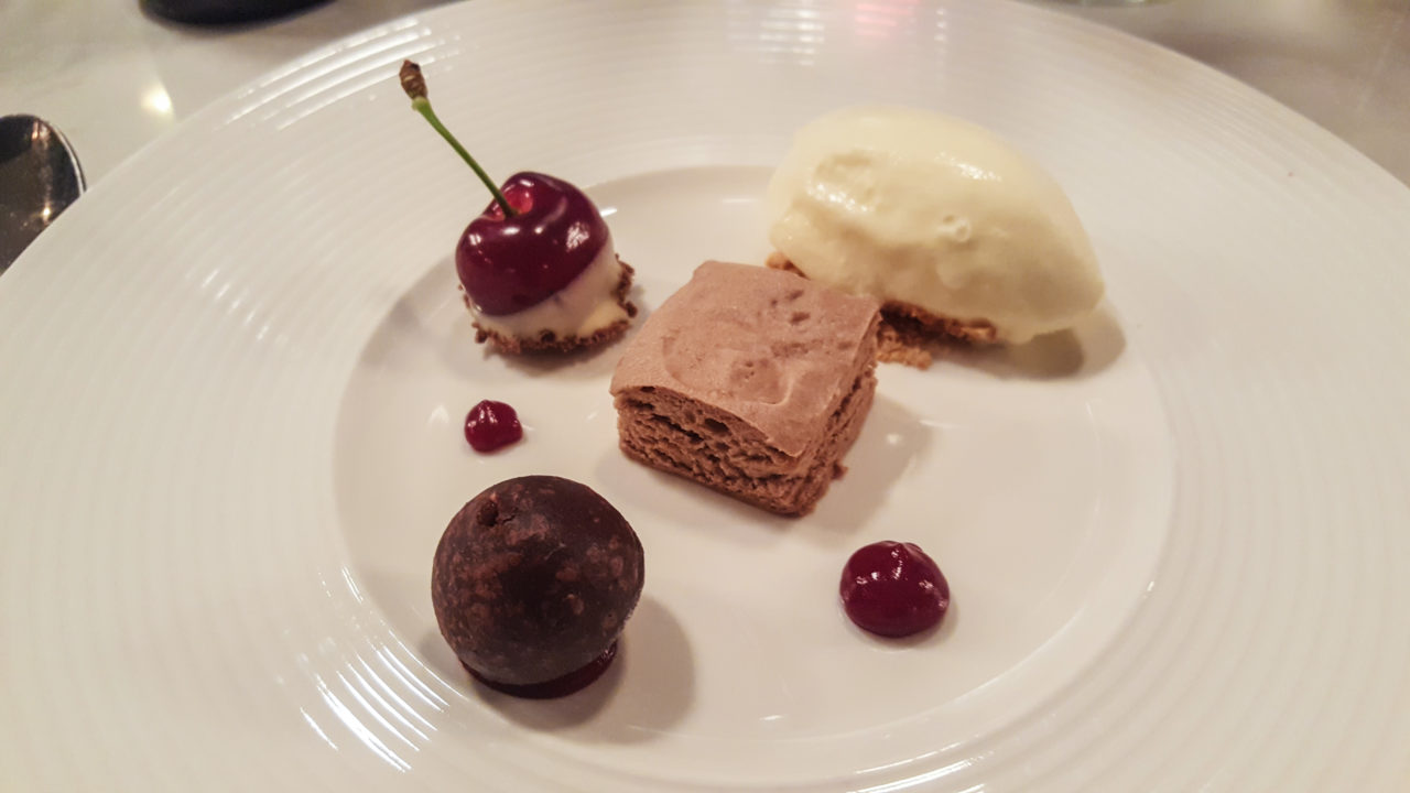 The table edinburgh 6 – Love from Scotland