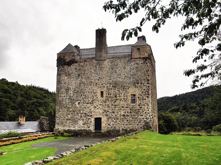 Stay in a castle in Scotland at Neidpath Castle - Love from Scotland