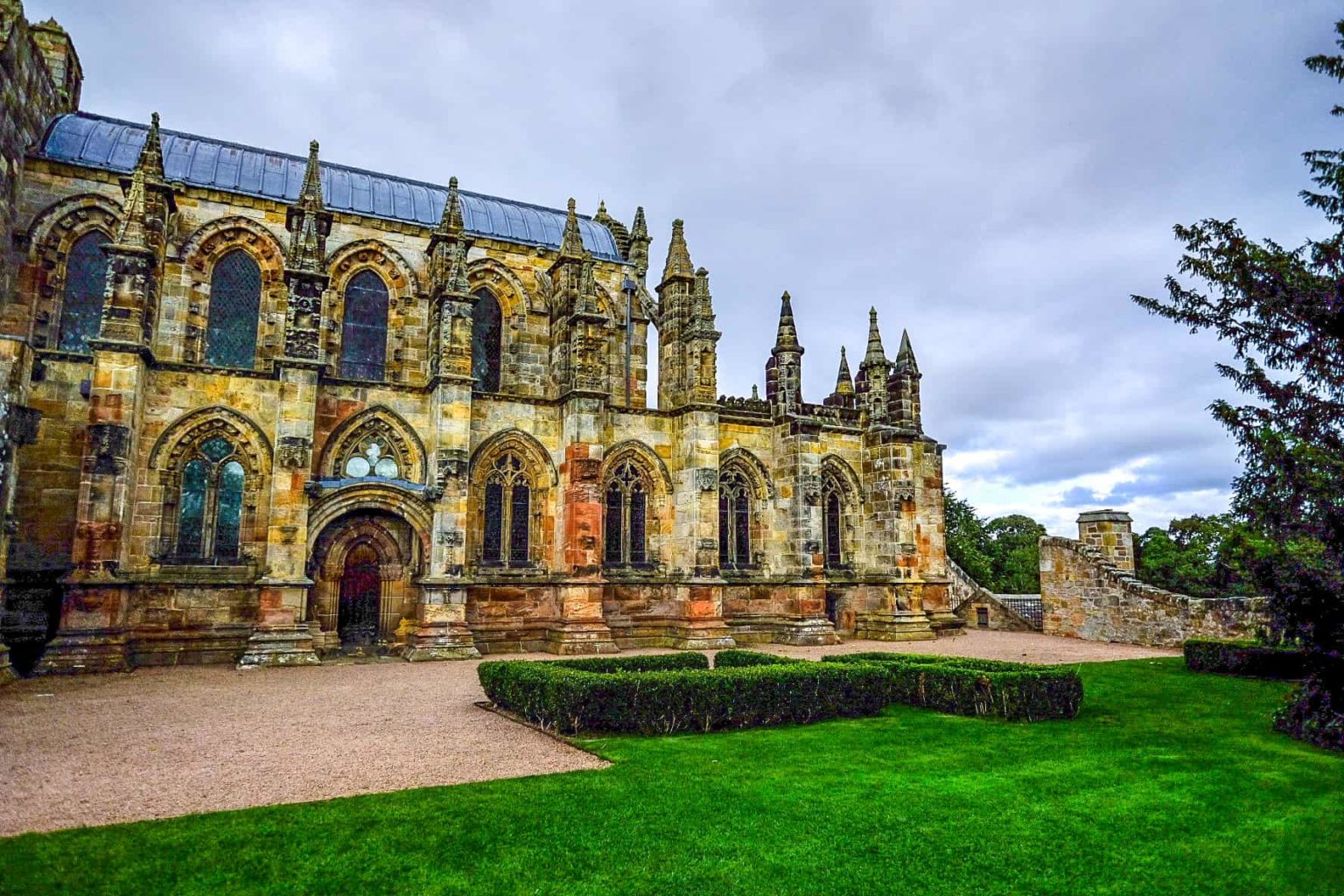 Stay in a castle in Scotland at Neidpath Castle - Love from Scotland